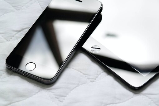 Apple LOSES The Man Behind Touch ID And FaceID Tech For iPhones: Look ...