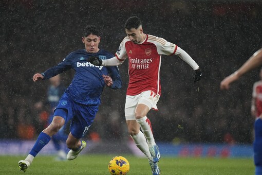 Arsenal Fail in Premier League Summit Bid as Tottenham Hotspurs Lose ...