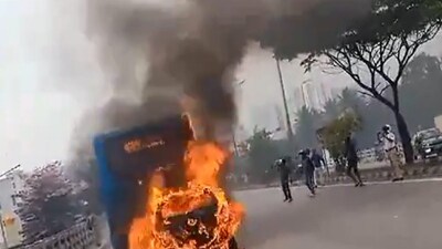 Bengaluru: 3 Injured As Speeding Car Crashes Into Parked Bus, Both ...