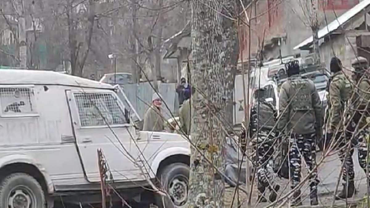 LeT Terrorist Killed in Encounter in J-K's Shopian | India News - News18