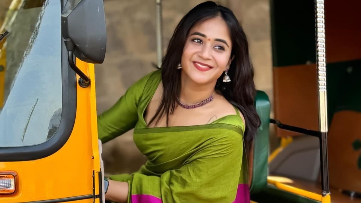 Actress Deepthi Sunaina Channels Her Inner Desi Girl In A Handloom ...