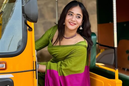 Actress Deepthi Sunaina Channels Her Inner Desi Girl In A Handloom ...