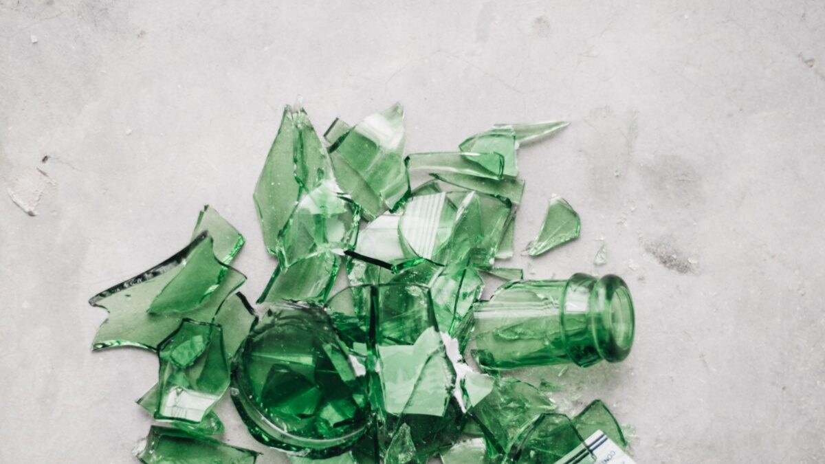 Kids Toss Glass Alcohol Bottles from 32nd Floor of New York Hotel ...