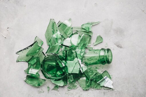 Kids Toss Glass Alcohol Bottles from 32nd Floor of New York Hotel ...