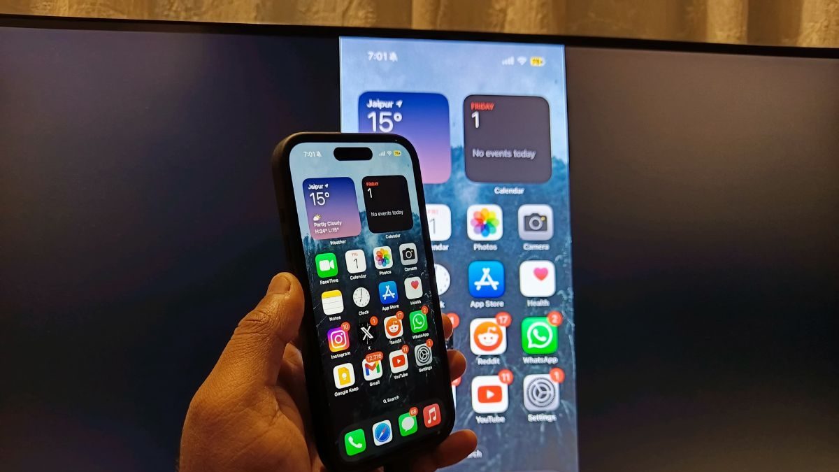 Easily Mirror Your iPhone 15 On A Monitor With A USB-C Cable: Here's ...