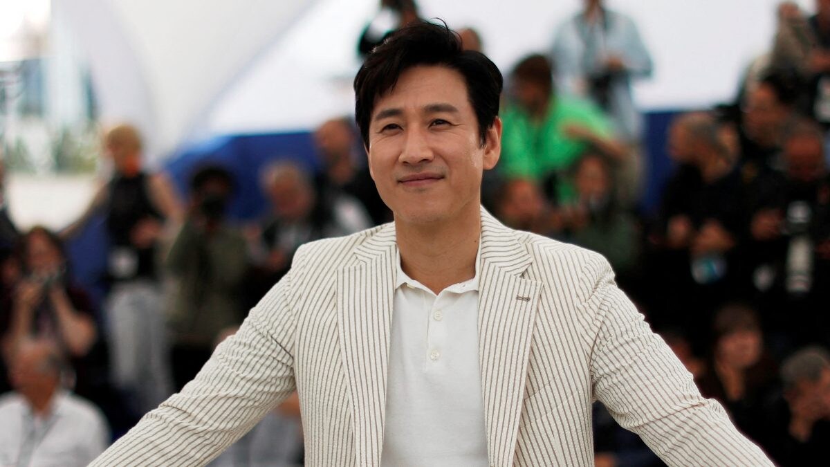 Lee Sun Kyun Funeral: Parasite's Bong Joon Ho Visits Family, Jo Jung ...