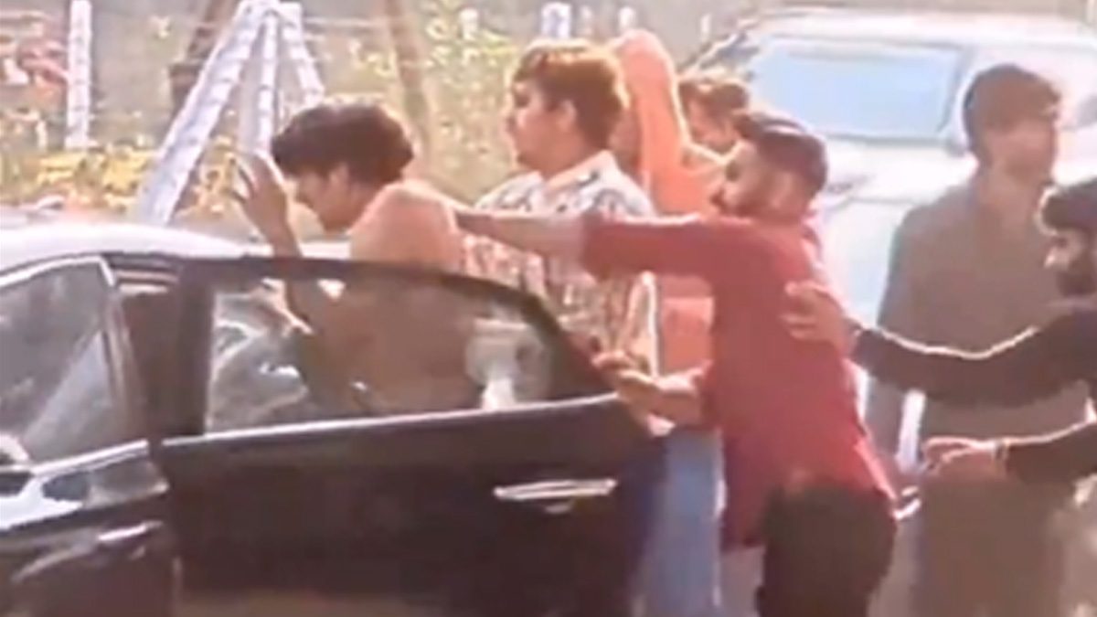 Straight Out Of Action Movie: Students Throw Punches, Hurl Abuses In ...