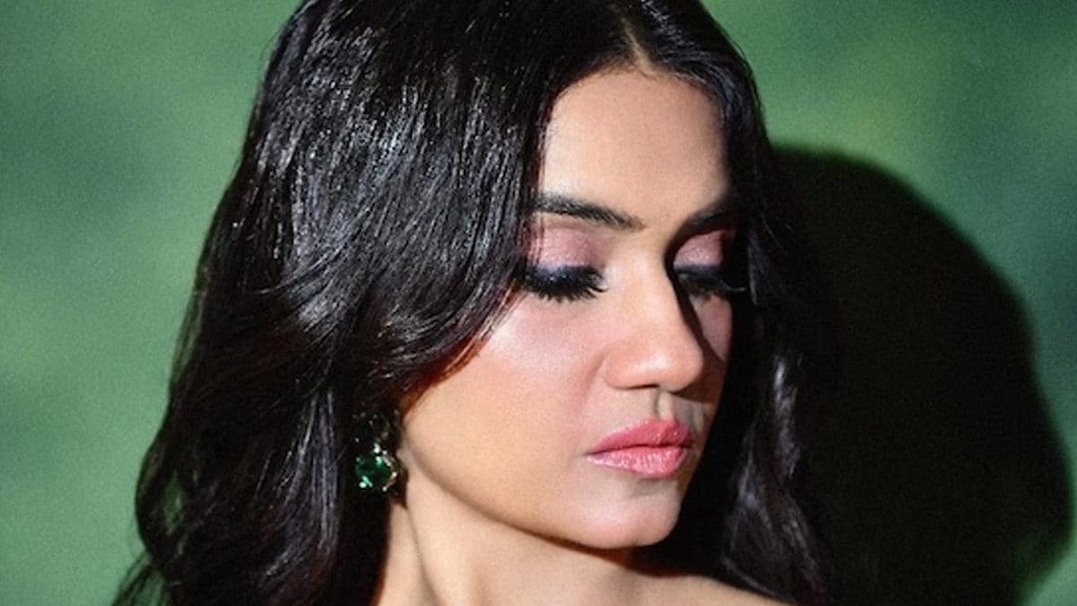 What Amruta Subhash Said About Her Intimate Scenes In Lust Stories 2 ...