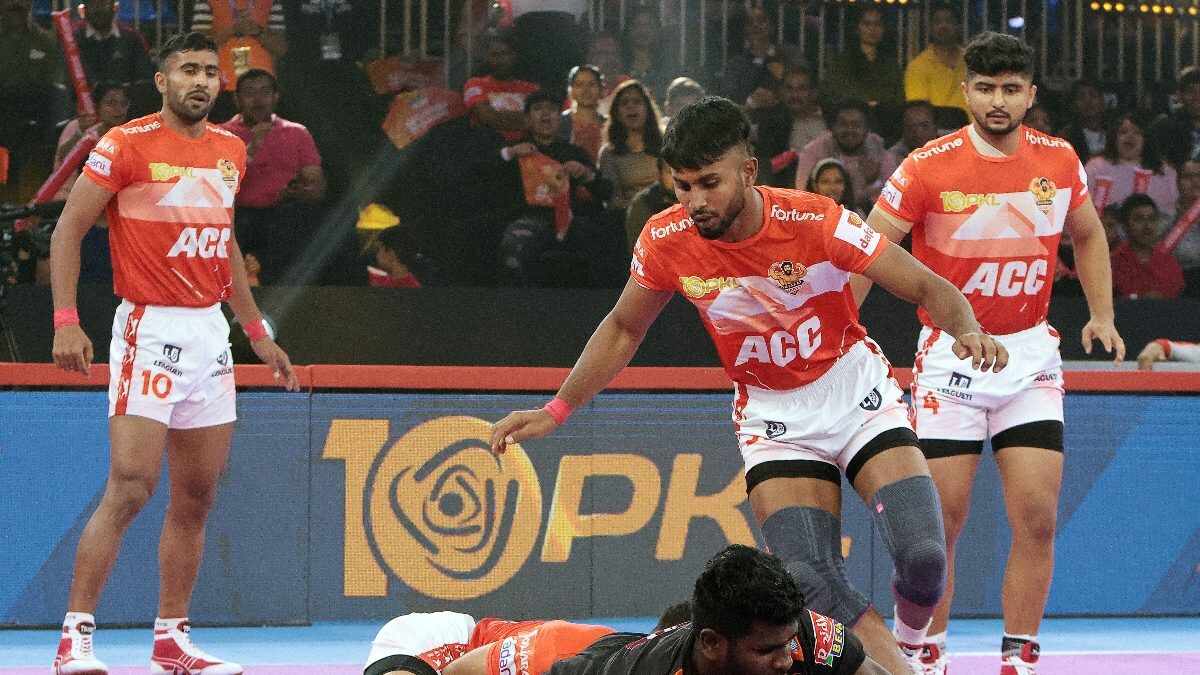 PKL 10: Sonu Jaglan Shines As Gujarat Giants Beat U Mamba 39-37 For ...