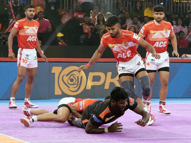 PKL 10: Sonu Jaglan Shines As Gujarat Giants Beat U Mamba 39-37 For Third Successive Win - News18