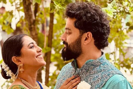 Actress Mrunmayee Deshpande Shares Romantic Pic With Husband On Wedding ...