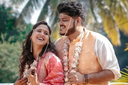 Swanandi Tikekar Ties The Knot With Singer Ashish Kulkarni; See Photos - News18