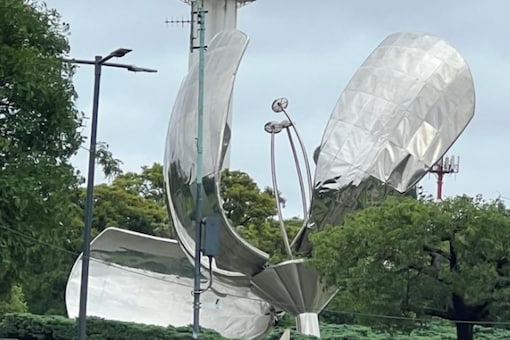 Argentina's Iconic Floralis Generica Sculpture Damaged Due To Fierce ...