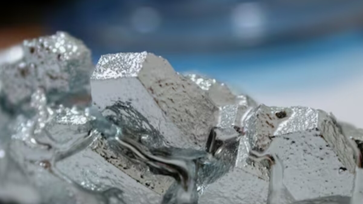Watch: Gallium Metal Wreaks Havoc On Aluminum In Scientific Experiment ...