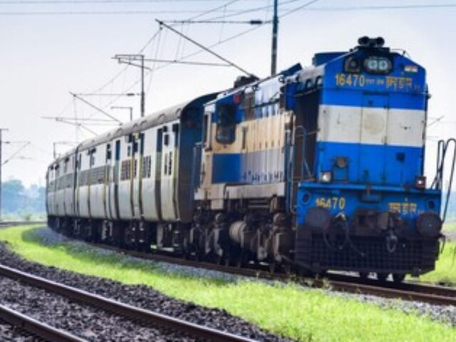 Signal Failure Disrupts Mumbai Suburban Train Services of Central ...