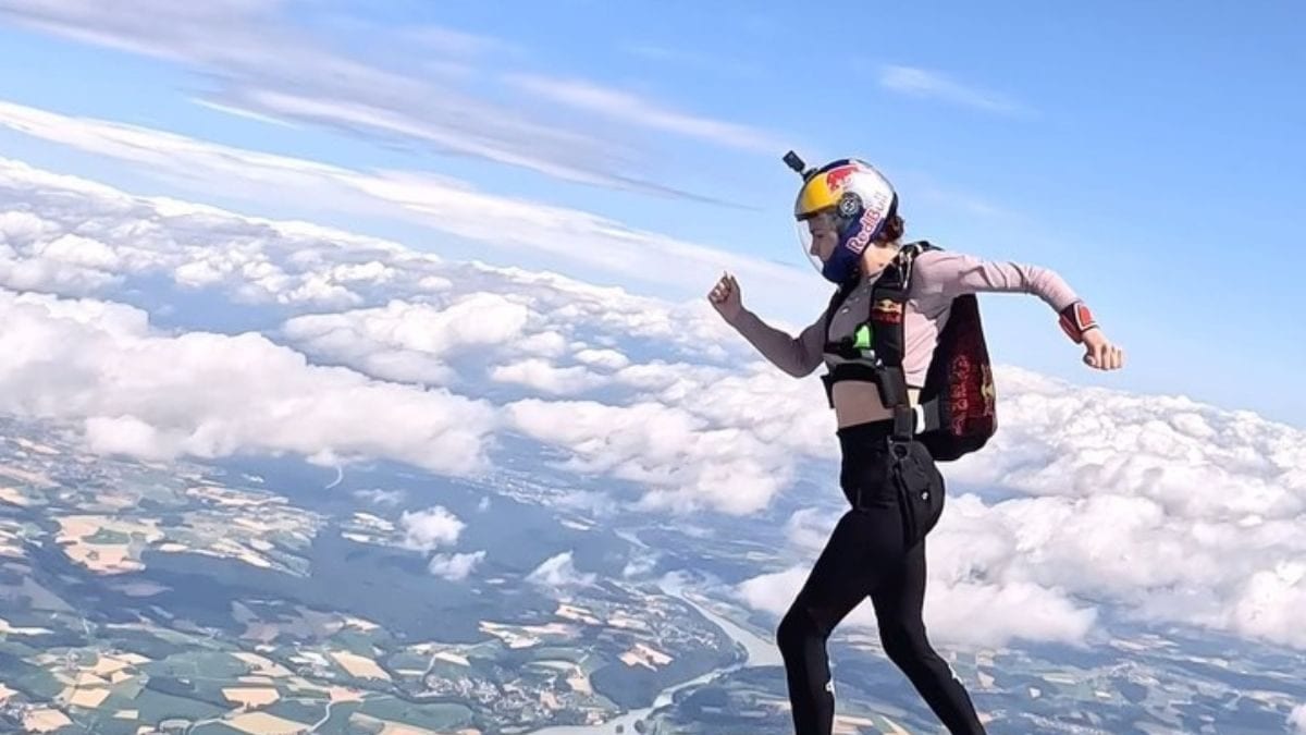 World Champion Maja Kuczynska's Gravity-defying Skydiving Stunt Is Too ...