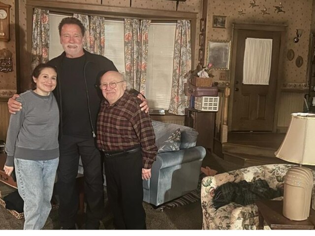 In Pic: 'Twins' Arnold Schwarzenegger And Danny DeVito Reunite After 35 ...