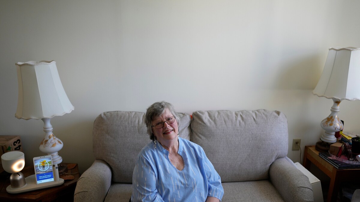 US: Chatty Robot Helps Elderly People Fight Loneliness Through AI ...