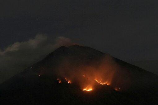WATCH: Indonesia's Mount Marapi Volcano Erupts, Emitting Ash 3,000 ...