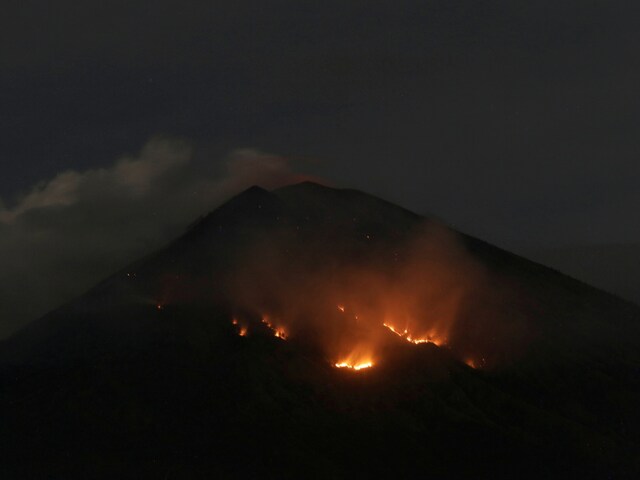 WATCH: Indonesia's Mount Marapi Volcano Erupts, Emitting Ash 3,000 ...
