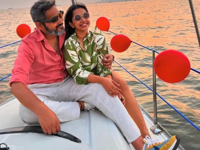 With Romantic Date On Yacht, Actress Shreya Bugde Celebrates 10 Years ...