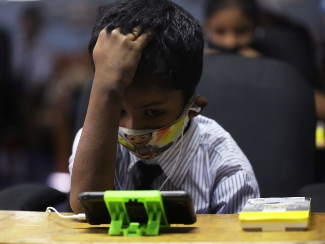 Teen Boys in Rural India 'Twice More Likely' to Own, Use a Smartphone ...