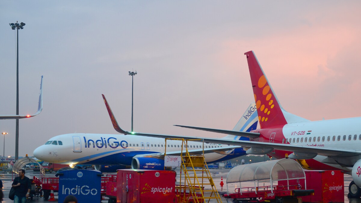 Stuck in an Aircraft for Long? Passengers Can Now Deboard a Plane: New ...