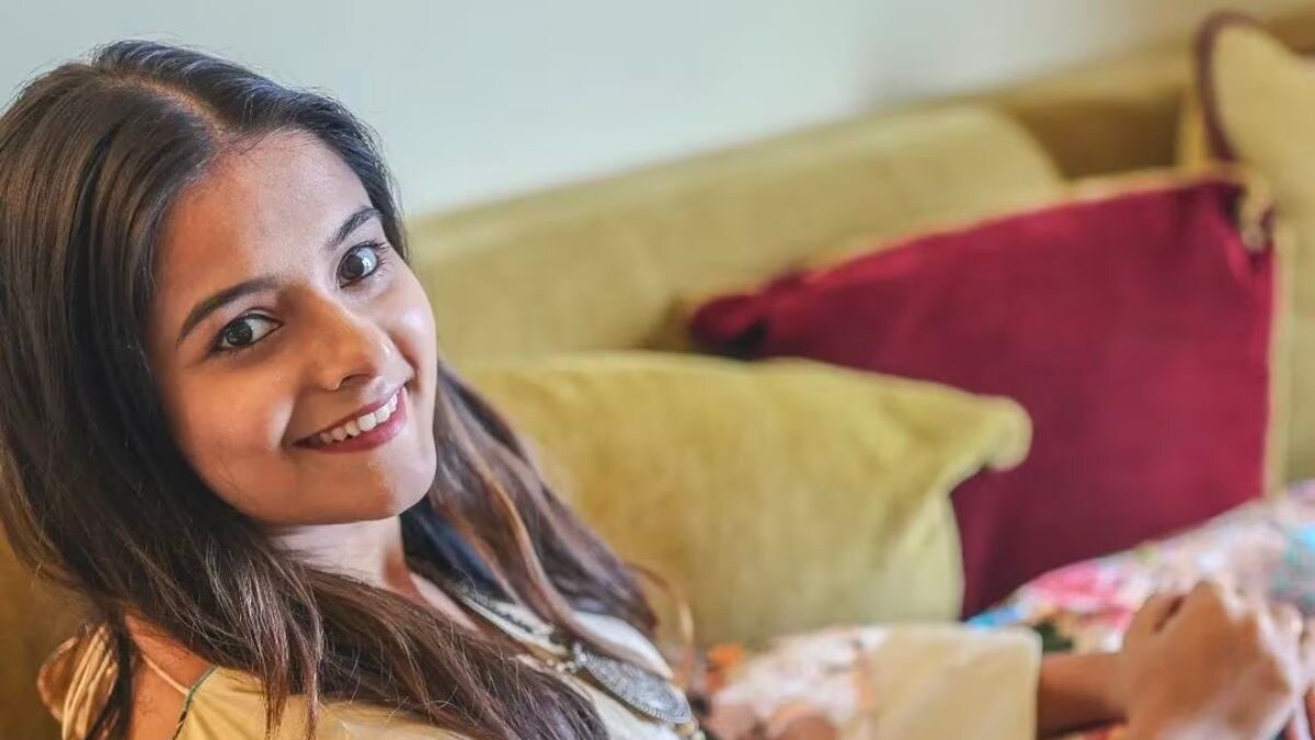 Haripriya Isai Slips Into Arabic Traditional Gown On Dubai Trip - News18