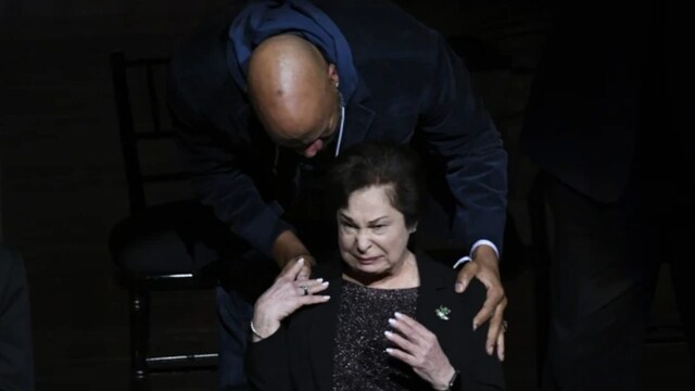 NBA: Chicago Bulls Fans Book During Late Former GM Jerry Krause's Ring ...