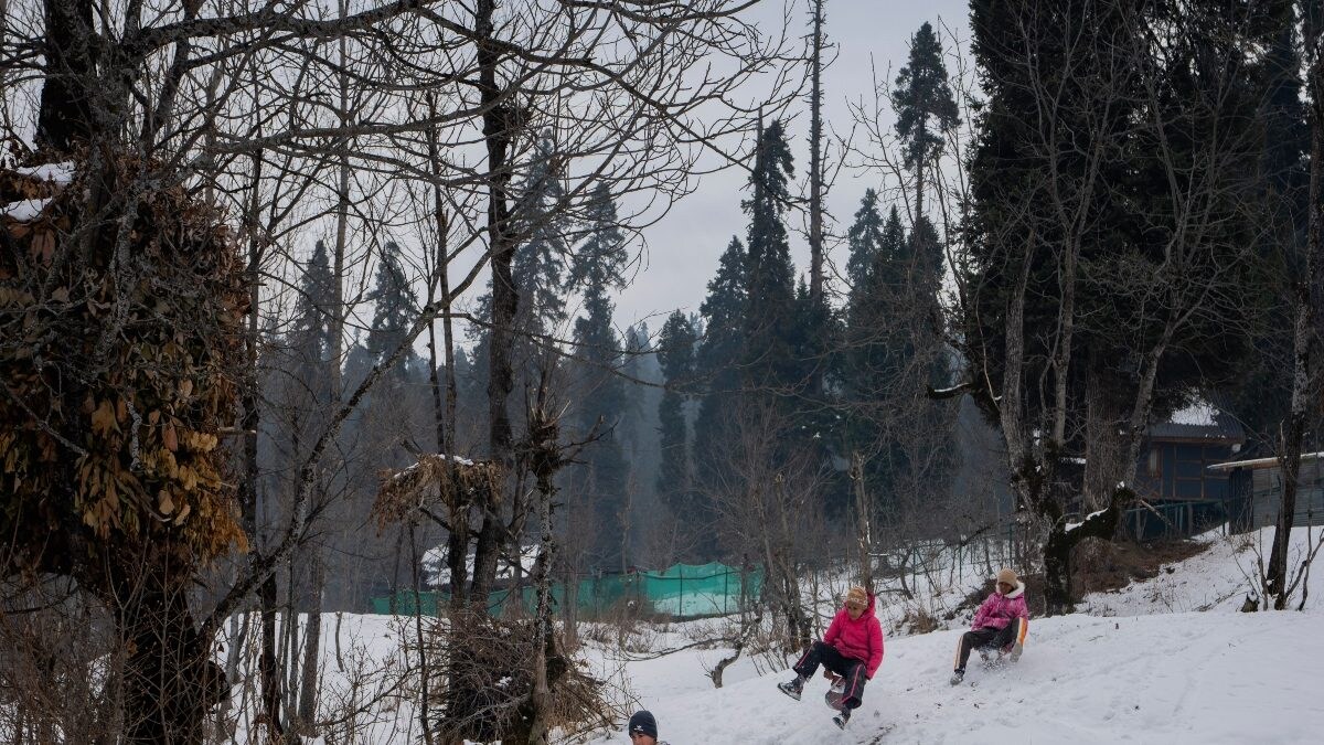 Cold Wave in Kashmir, Minimum Temp Below Freezing Point - News18