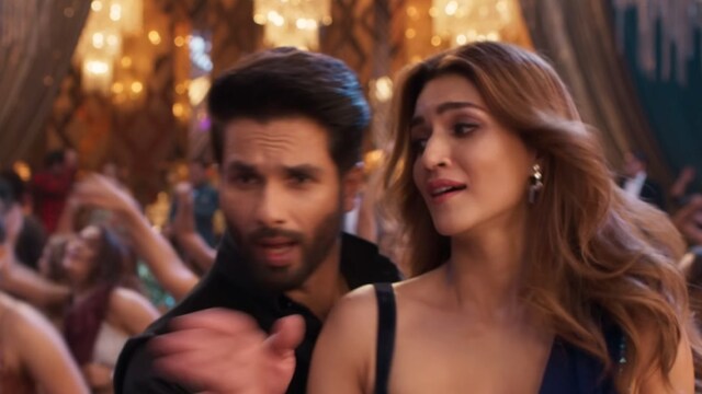Shahid Kapoor, Kriti Sanon Set Stage On Fire In Teri Baaton Mein Aisa Uljha Jiya New Song - News18