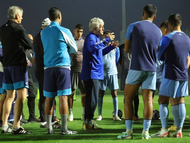 Renowned Coach Bora Milutinovic Drops In At Indian Football Team's ...