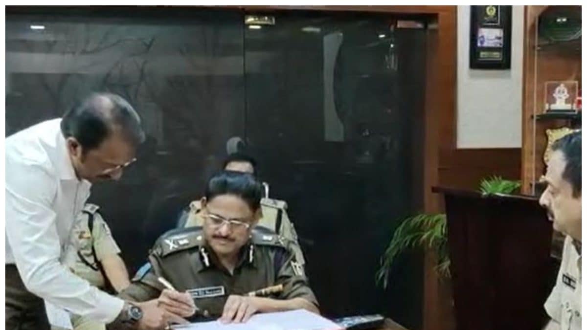 Senior IPS Officer Arun Sarangi Takes Additional Charge as Odisha DGP ...
