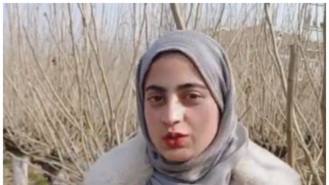 Kashmiri Girl Sings Song in Local Language to Welcome Lord Ram, Anurag ...