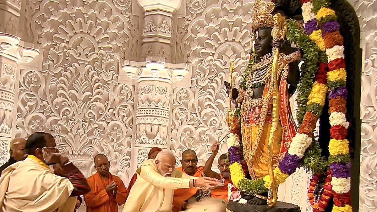 Here’s a Closer Look at Ayodhya’s Ram Lalla as PM Modi Offers Lotus at ...