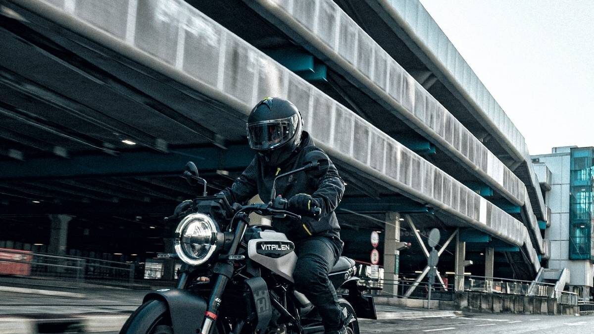 Husqvarna Svartpilen 401 and Vitpilen 250 Launched in Indi, Price ...