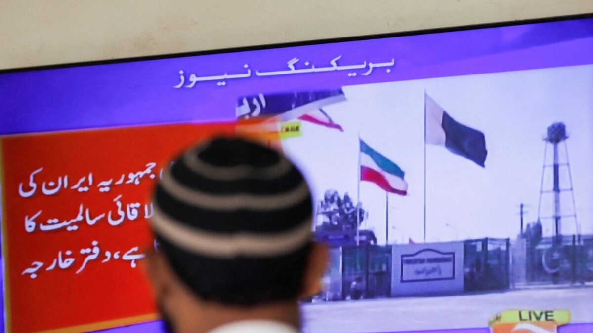 10 Stunning Pakistani Female News Anchors