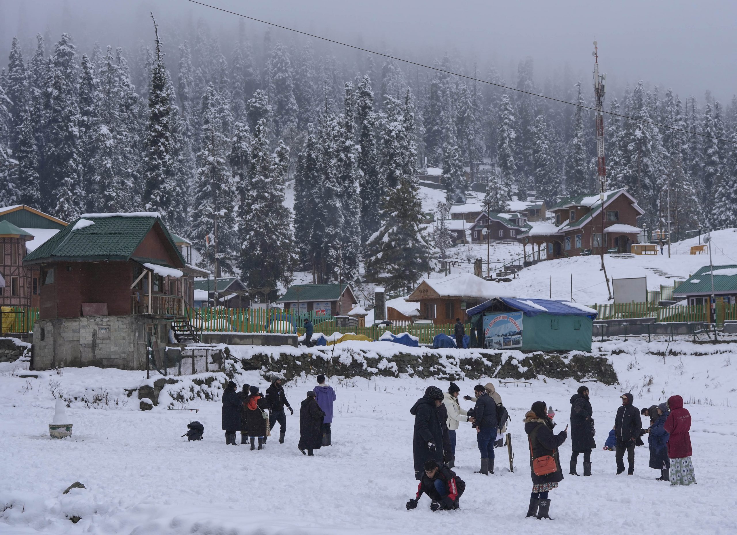 Why is Kashmir's Ski Haven Gulmarg Seeing Snowless Winter This Year ...