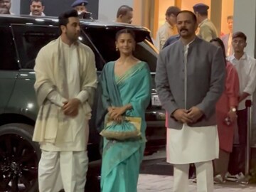 Ranbir Kapoor Dons Dhoti, Alia Bhatt Stuns In Saree As They Head to Ayodhya Ram Mandir ...
