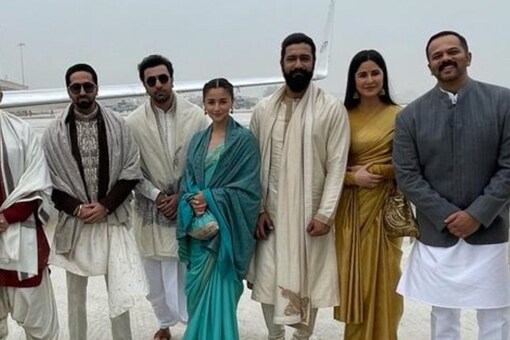 Alia Bhatt, Ranbir Kapoor, Katrina Kaif, Vicky Get Grand Welcome in ... Alia Bhatt, Ranbir Kapoor, Katrina Kaif, Vicky Get Grand Welcome in ...