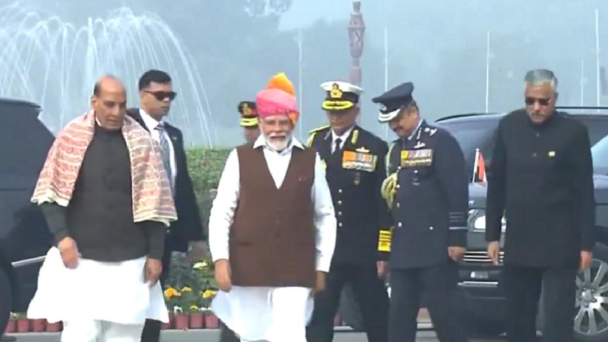 On 75th Republic Day, PM Modi's Yellow Colour 'Bandhani' Turban is All ...