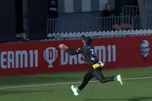 Troy Johnson Produces Stunning Fielding Effort to Dismiss Will Young in ...