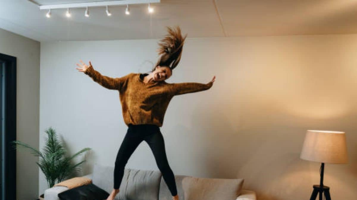 What is 'JOMO'? All You Need to Know About the Trend That's Everything ...