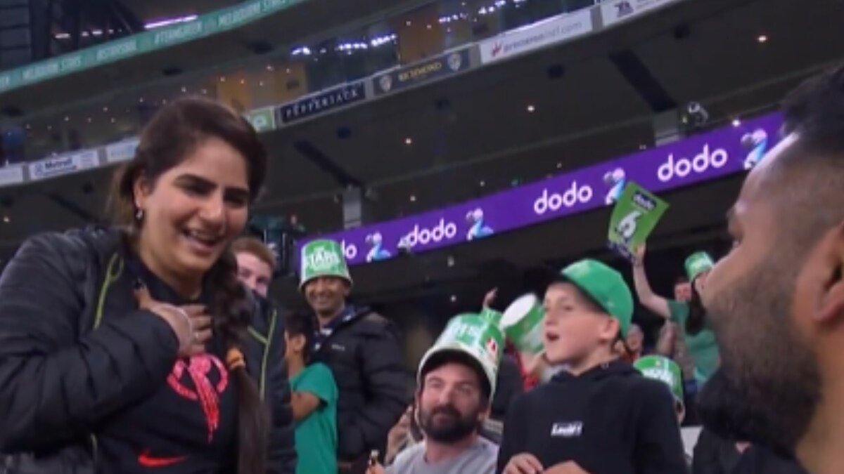 Watch: Glenn Maxwell's Fan Proposes To Girlfriend At MCG, Her Reaction ...