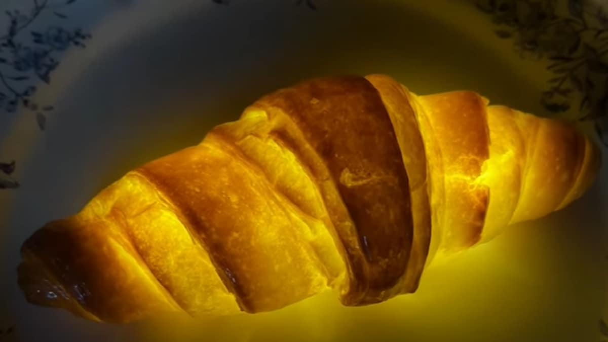 Foodies, This Croissant Lamp Will Trigger Your Hunger Pangs | Viral ...