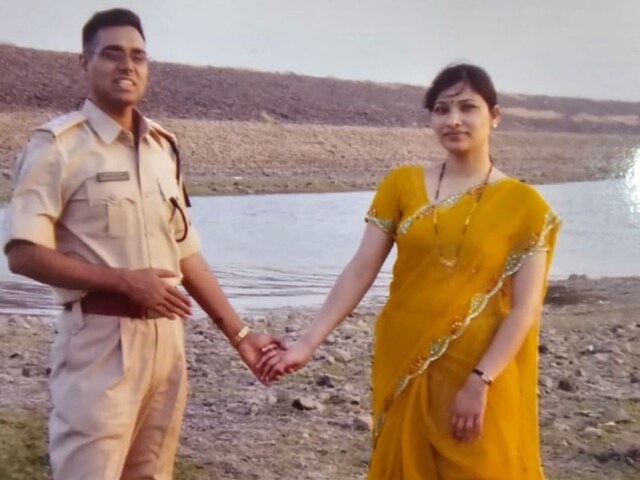 Real-Life '12th Fail’ IPS Officer’s Throwback Photo With Wife Is Pure ...