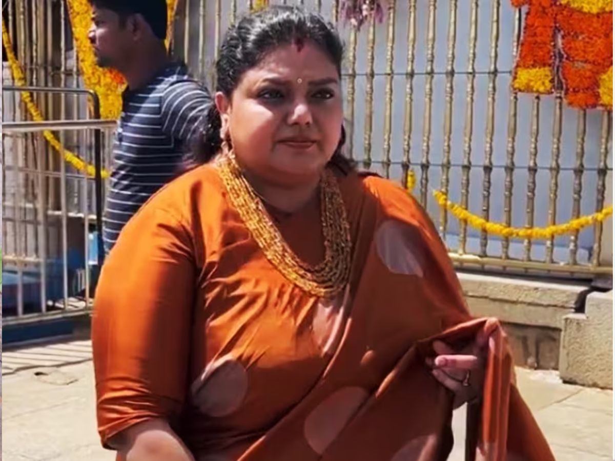 Actress Ravali Slays Traditional Look In Mustard Yellow Silk Saree ...