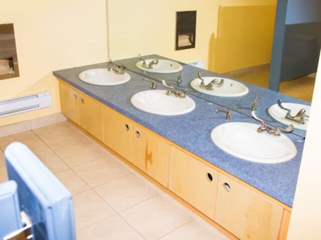 US School Removes Bathroom Mirrors To Prevent Students From Making TikTok Videos - News18