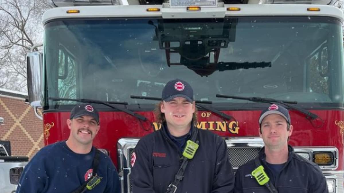 Firefighters Rescue Deer From Frozen Lake In Michigan; Internet In Awe ...