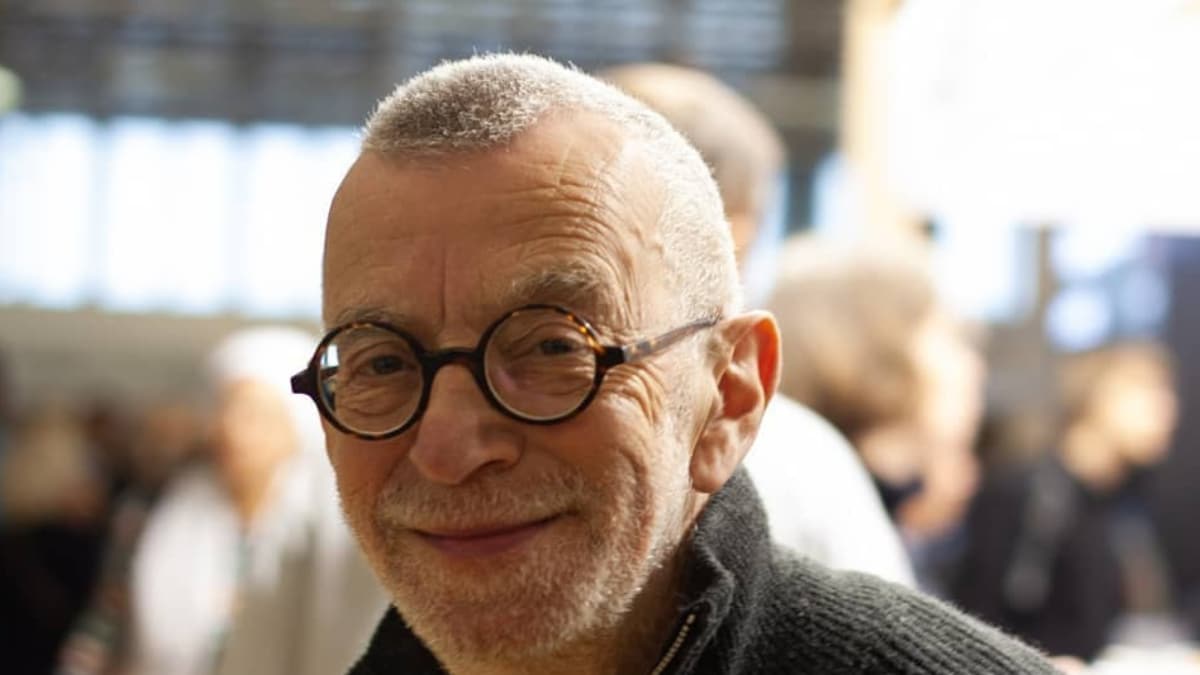 Russian Poet Lev Rubinstein Dead at 76 | World News - News18